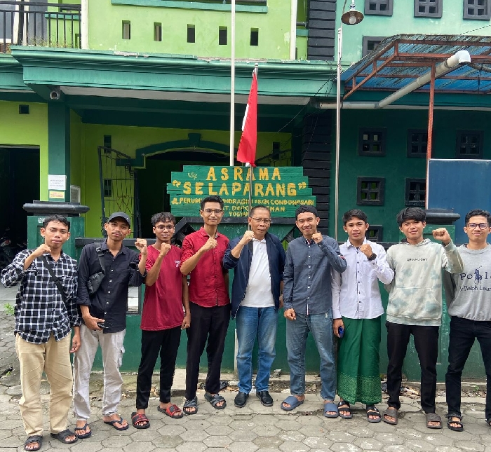 Penuh Haru, Mahasiswa Asal Lombok Terima Kunjungan Wakil Bupati Lotim ...